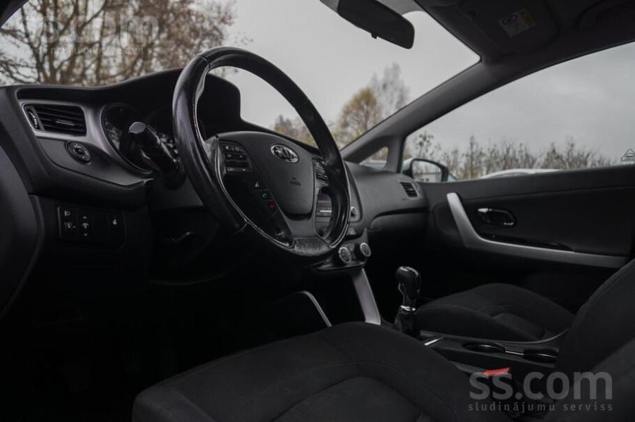 White Kia Ceed 2013 in Riga, with an engine capacity of 1.40 L and mileage of 252 thousand km for 2990 €, photo 17 on AUTOMOTO.COM.LV