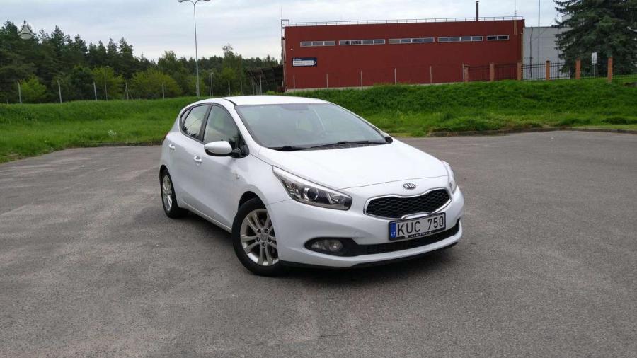 White Kia Ceed 2013 in Vilnius, with an engine capacity of 1.37 L and mileage of 271 thousand km for 2900 €, photo 3 on AUTOMOTO.COM.LV
