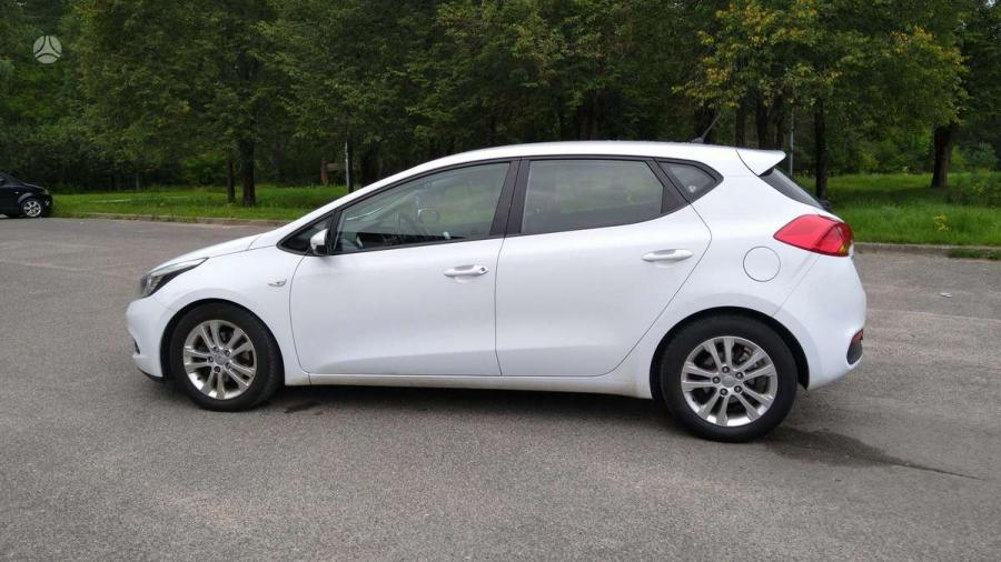 White Kia Ceed 2013 in Vilnius, with an engine capacity of 1.37 L and mileage of 271 thousand km for 2900 €, photo 7 on AUTOMOTO.COM.LV