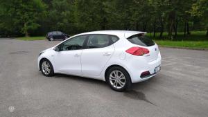 White Kia Ceed 2013 in Vilnius, with an engine capacity of 1.37 L and mileage of 271 thousand km for 2900 €, photo 8 on AUTOMOTO.COM.LV