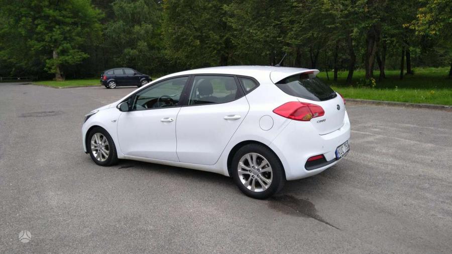 White Kia Ceed 2013 in Vilnius, with an engine capacity of 1.37 L and mileage of 271 thousand km for 2900 €, photo 8 on AUTOMOTO.COM.LV