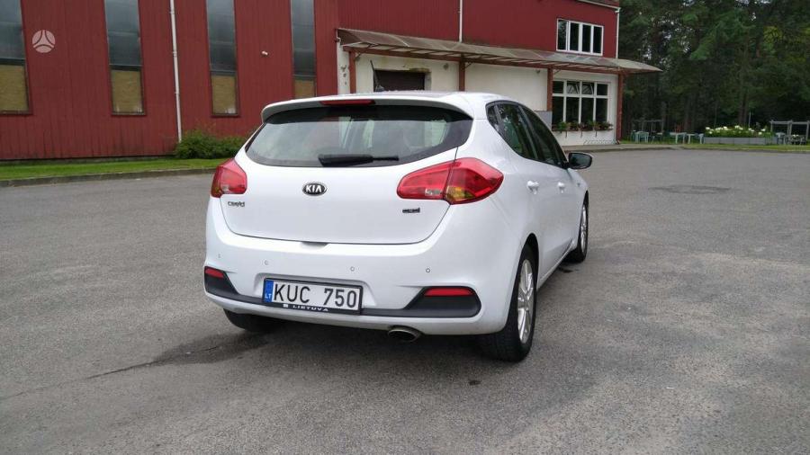White Kia Ceed 2013 in Vilnius, with an engine capacity of 1.37 L and mileage of 271 thousand km for 2900 €, photo 10 on AUTOMOTO.COM.LV