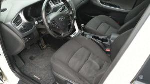 White Kia Ceed 2013 in Vilnius, with an engine capacity of 1.37 L and mileage of 271 thousand km for 2900 €, photo 14 on AUTOMOTO.COM.LV