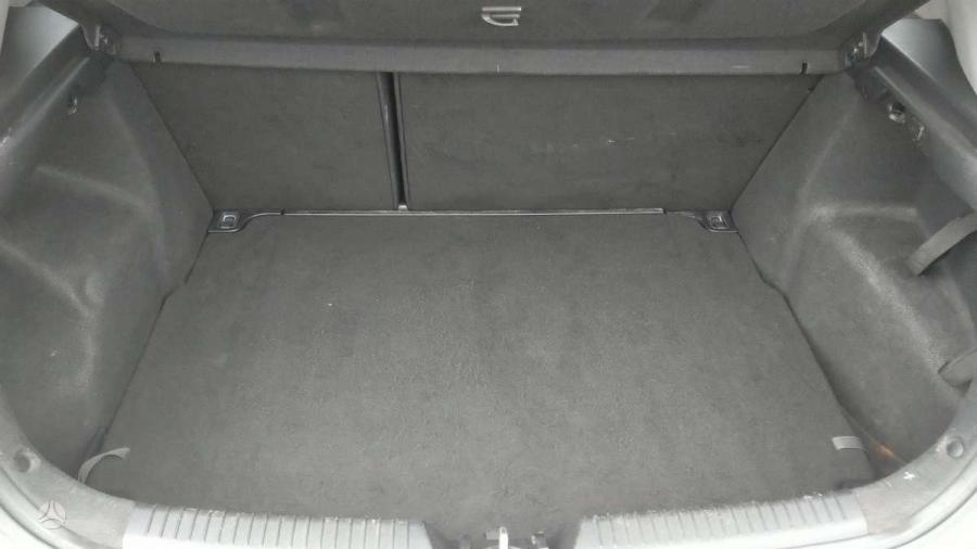 White Kia Ceed 2013 in Vilnius, with an engine capacity of 1.37 L and mileage of 271 thousand km for 2900 €, photo 16 on AUTOMOTO.COM.LV