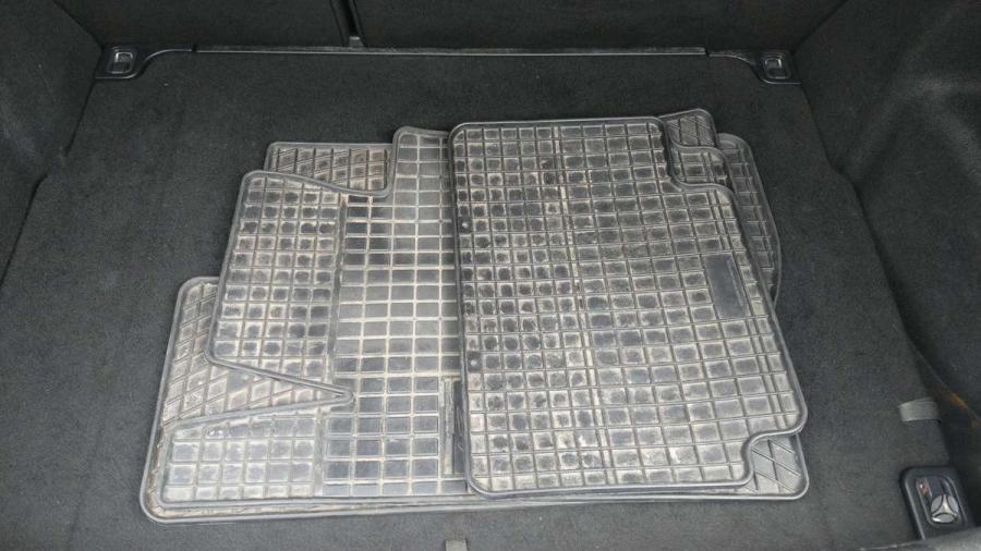 White Kia Ceed 2013 in Vilnius, with an engine capacity of 1.37 L and mileage of 271 thousand km for 2900 €, photo 20 on AUTOMOTO.COM.LV