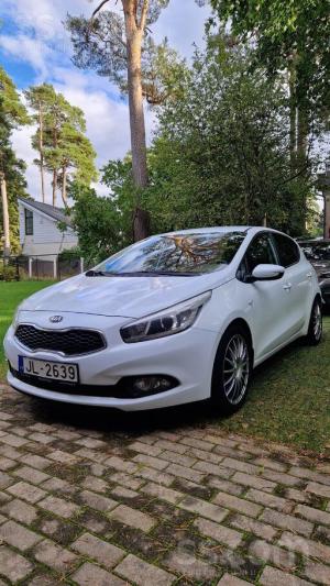 White Kia Ceed 2013 in Riga, with an engine capacity of 1.40 L and mileage of 186 thousand km for 3400 €, photo 3 on AUTOMOTO.COM.LV