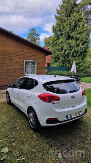 White Kia Ceed 2013 in Riga, with an engine capacity of 1.40 L and mileage of 186 thousand km for 3400 €, photo 6 on AUTOMOTO.COM.LV