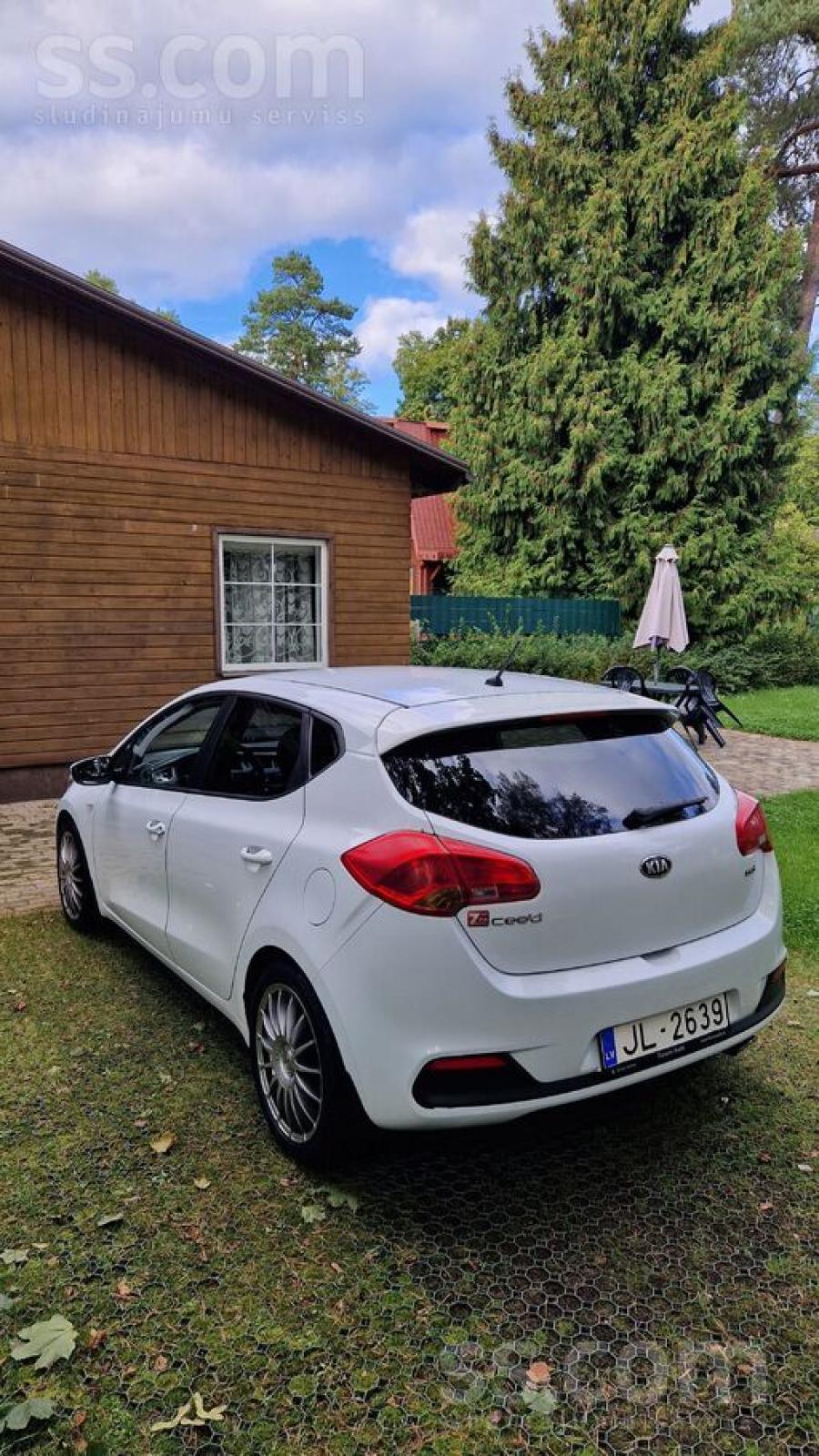White Kia Ceed 2013 in Riga, with an engine capacity of 1.40 L and mileage of 186 thousand km for 3400 €, photo 6 on AUTOMOTO.COM.LV