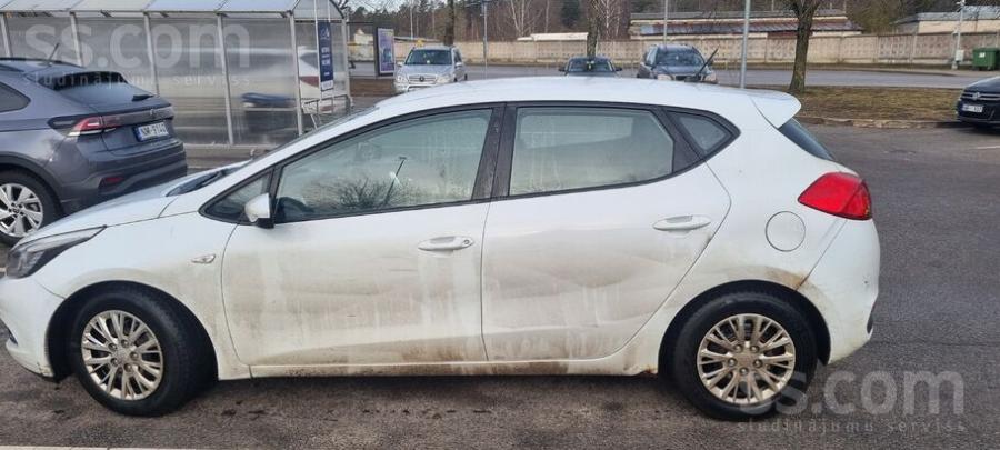 Balts Kia Ceed 2014 Rīga, ar dzinēja tilpumu 1.60 L un nobraukumu 313 tūkst. km par 2000 €, foto 4 vietnē AUTOMOTO.COM.LV