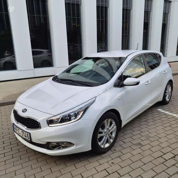 White Kia Ceed 2014 in Vilnius, with an engine capacity of 1.58 L and mileage of 185 thousand km for 7800 €, photo 1 on AUTOMOTO.COM.LV