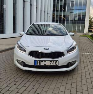 White Kia Ceed 2014 in Vilnius, with an engine capacity of 1.58 L and mileage of 185 thousand km for 7800 €, photo 3 on AUTOMOTO.COM.LV