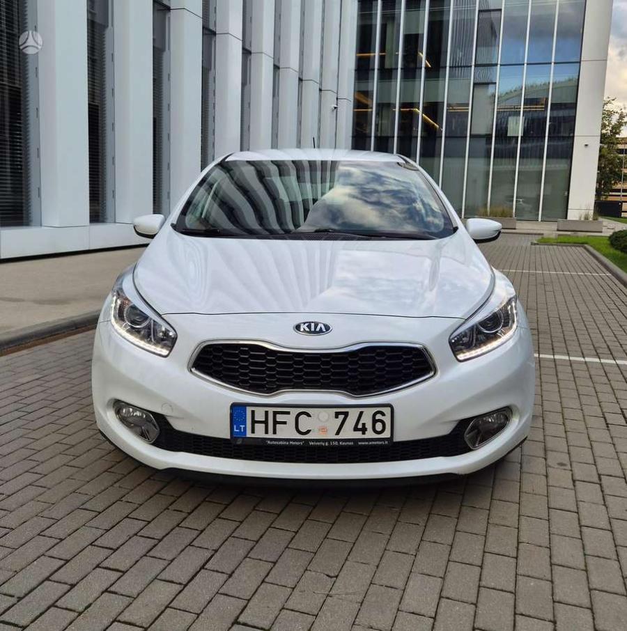 White Kia Ceed 2014 in Vilnius, with an engine capacity of 1.58 L and mileage of 185 thousand km for 7800 €, photo 3 on AUTOMOTO.COM.LV