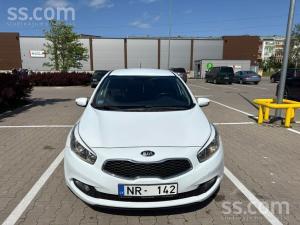 White Kia Ceed 2014 in Riga, with an engine capacity of 1.40 L and mileage of 156 thousand km for 3700 €, photo  on AUTOMOTO.COM.LV