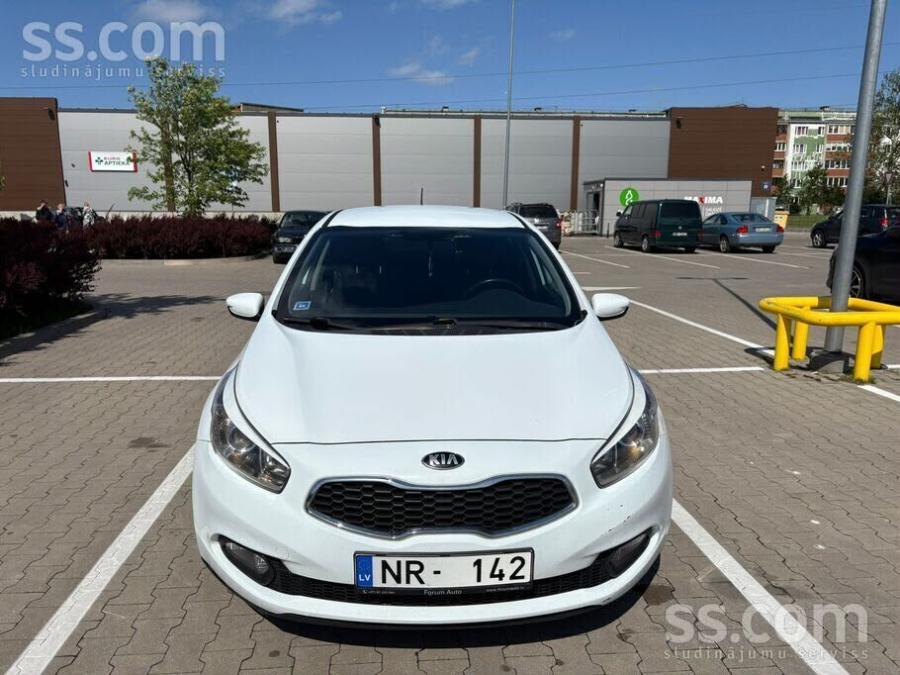 White Kia Ceed 2014 in Riga, with an engine capacity of 1.40 L and mileage of 156 thousand km for 3700 €, photo 1 on AUTOMOTO.COM.LV