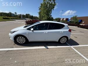 White Kia Ceed 2014 in Riga, with an engine capacity of 1.40 L and mileage of 156 thousand km for 3700 €, photo 6 on AUTOMOTO.COM.LV