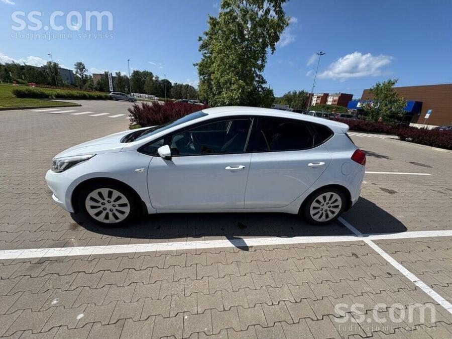 White Kia Ceed 2014 in Riga, with an engine capacity of 1.40 L and mileage of 156 thousand km for 3700 €, photo 6 on AUTOMOTO.COM.LV