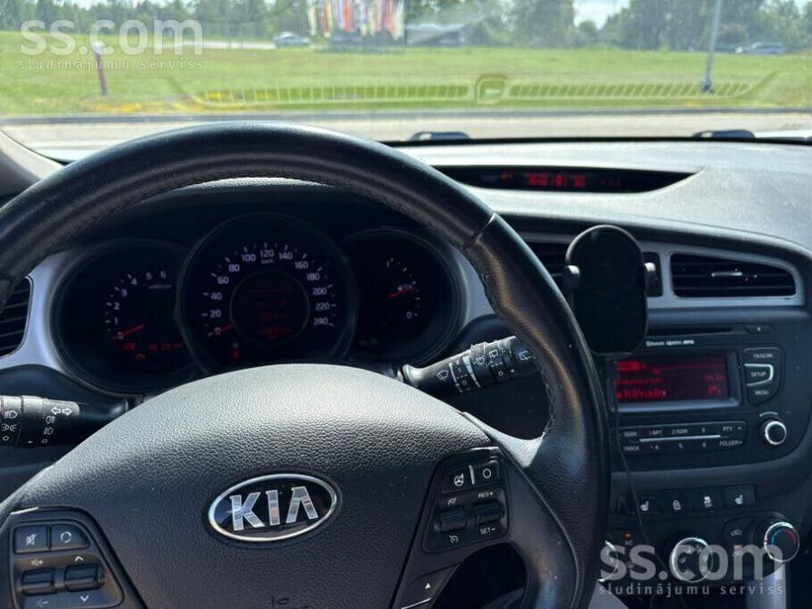 White Kia Ceed 2014 in Riga, with an engine capacity of 1.40 L and mileage of 156 thousand km for 3700 €, photo 7 on AUTOMOTO.COM.LV