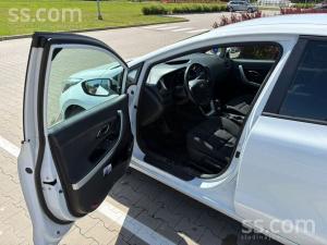 White Kia Ceed 2014 in Riga, with an engine capacity of 1.40 L and mileage of 156 thousand km for 3700 €, photo 8 on AUTOMOTO.COM.LV