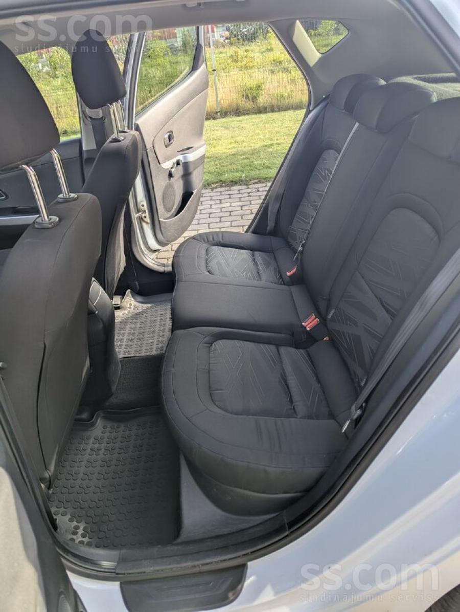White Kia Ceed 2014 in Riga, with an engine capacity of 1.40 L and mileage of 223 thousand km for 3250 €, photo 7 on AUTOMOTO.COM.LV