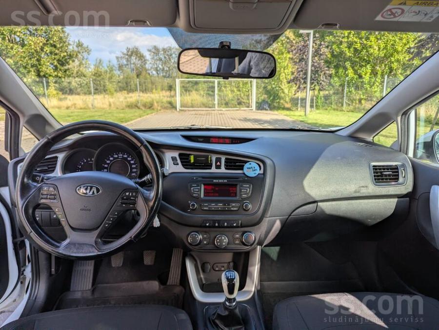 White Kia Ceed 2014 in Riga, with an engine capacity of 1.40 L and mileage of 223 thousand km for 3250 €, photo 8 on AUTOMOTO.COM.LV