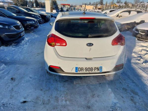 Balts Kia Ceed 2015 Utena, ar dzinēja tilpumu 1.59 L un nobraukumu 140 tūkst. km par 6700 €, foto 4 vietnē AUTOMOTO.COM.LV