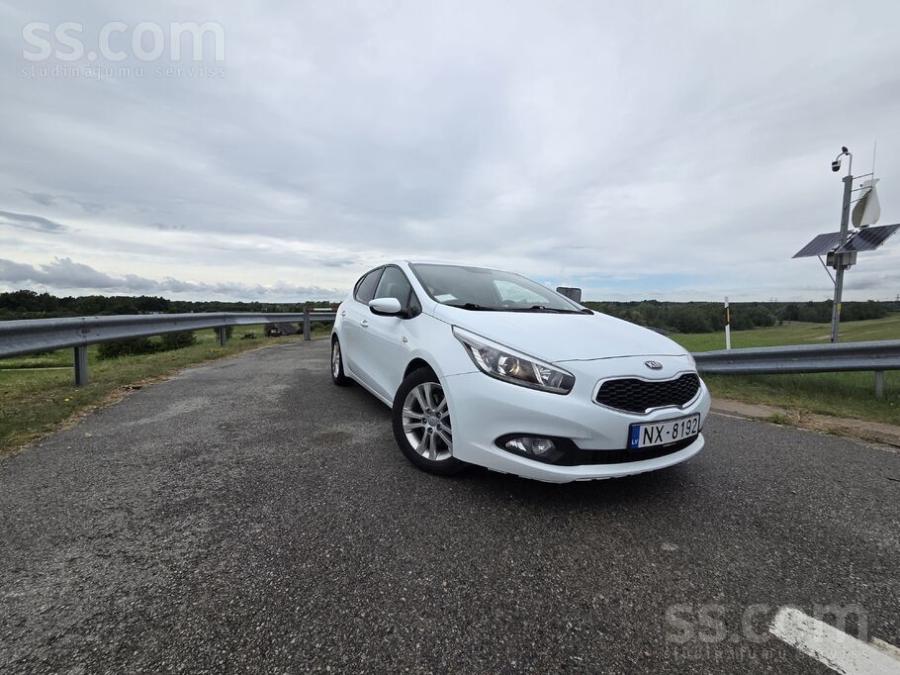 Balts Kia Ceed 2015 Rīga, ar dzinēja tilpumu 1.40 L un nobraukumu 285 tūkst. km par 2777 €, foto 13 vietnē AUTOMOTO.COM.LV