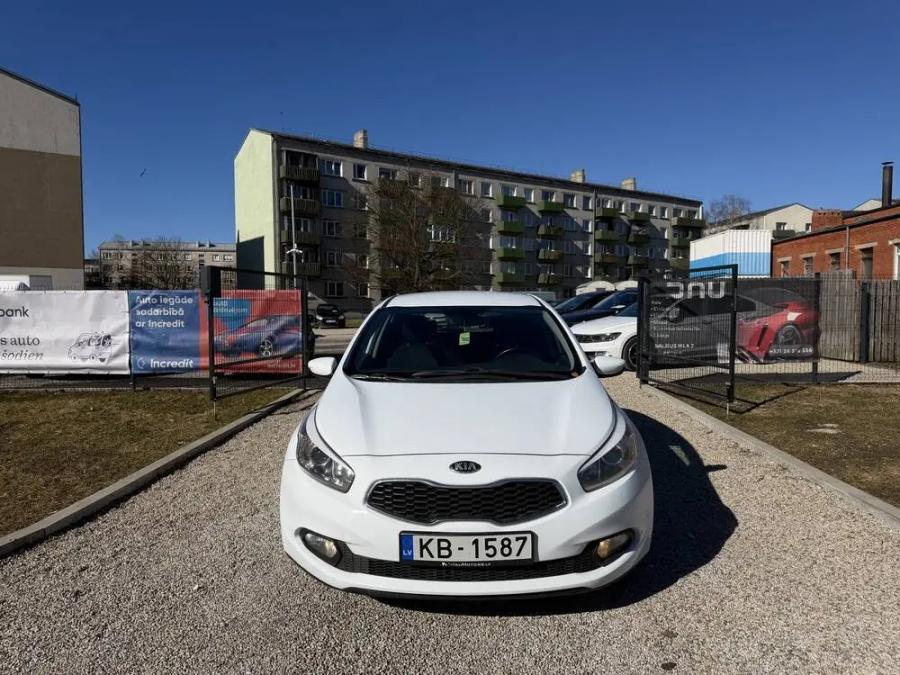 Balts Kia Ceed 2015 Ventspils, ar dzinēja tilpumu 1.40 L un nobraukumu 250 tūkst. km par 3950 €, foto 3 vietnē AUTOMOTO.COM.LV