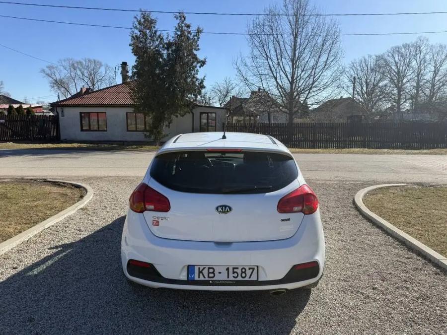 Balts Kia Ceed 2015 Ventspils, ar dzinēja tilpumu 1.40 L un nobraukumu 250 tūkst. km par 3950 €, foto 6 vietnē AUTOMOTO.COM.LV