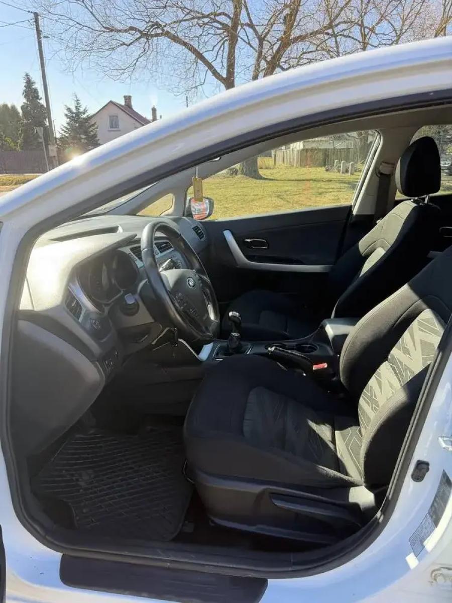 Balts Kia Ceed 2015 Ventspils, ar dzinēja tilpumu 1.40 L un nobraukumu 250 tūkst. km par 3950 €, foto 8 vietnē AUTOMOTO.COM.LV