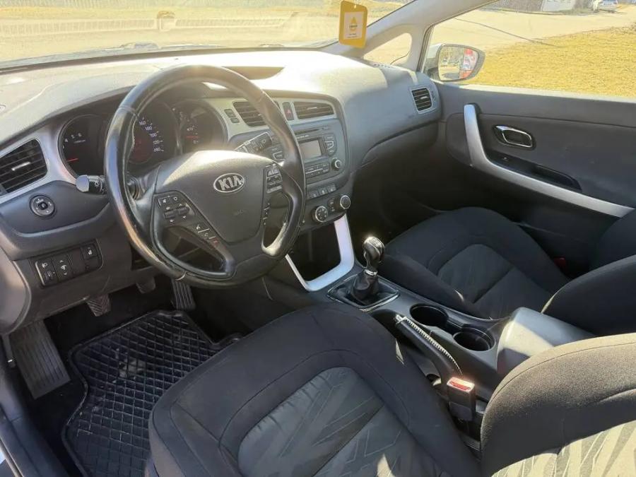 Balts Kia Ceed 2015 Ventspils, ar dzinēja tilpumu 1.40 L un nobraukumu 250 tūkst. km par 3950 €, foto 9 vietnē AUTOMOTO.COM.LV