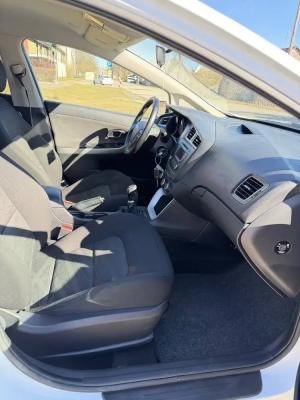 Balts Kia Ceed 2015 Ventspils, ar dzinēja tilpumu 1.40 L un nobraukumu 250 tūkst. km par 3950 €, foto 10 vietnē AUTOMOTO.COM.LV