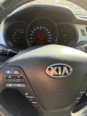 Balts Kia Ceed 2015 Ventspils, ar dzinēja tilpumu 1.40 L un nobraukumu 250 tūkst. km par 3950 €, foto 14 vietnē AUTOMOTO.COM.LV