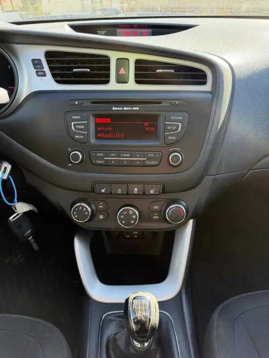 Balts Kia Ceed 2015 Ventspils, ar dzinēja tilpumu 1.40 L un nobraukumu 250 tūkst. km par 3950 €, foto 16 vietnē AUTOMOTO.COM.LV