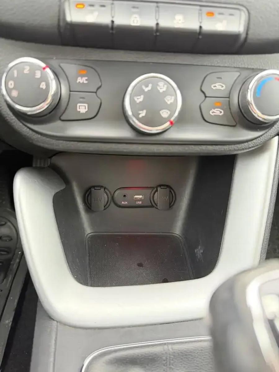 Balts Kia Ceed 2015 Ventspils, ar dzinēja tilpumu 1.40 L un nobraukumu 250 tūkst. km par 3950 €, foto 17 vietnē AUTOMOTO.COM.LV
