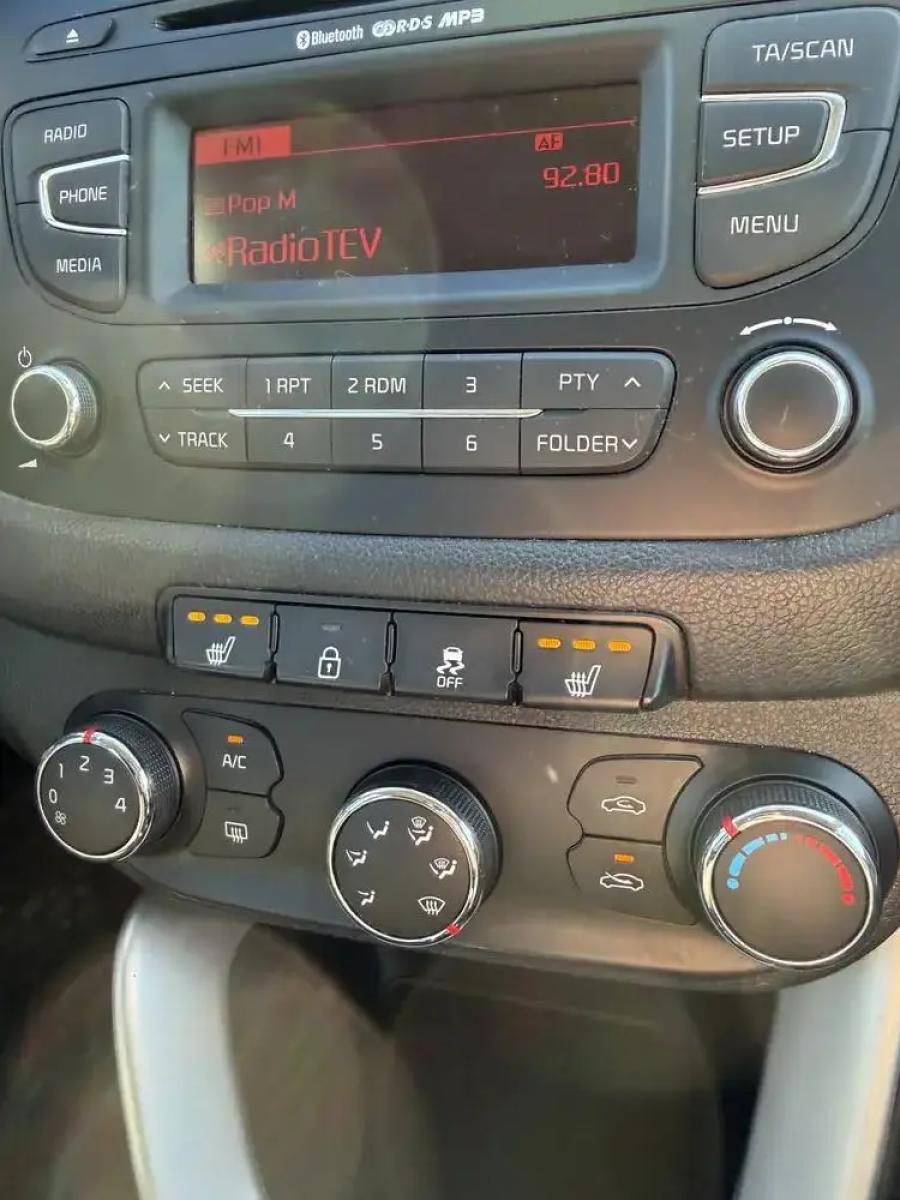Balts Kia Ceed 2015 Ventspils, ar dzinēja tilpumu 1.40 L un nobraukumu 250 tūkst. km par 3950 €, foto 18 vietnē AUTOMOTO.COM.LV