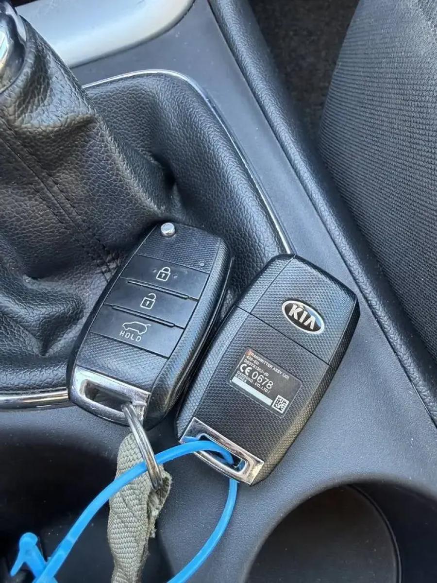 Balts Kia Ceed 2015 Ventspils, ar dzinēja tilpumu 1.40 L un nobraukumu 250 tūkst. km par 3950 €, foto 24 vietnē AUTOMOTO.COM.LV