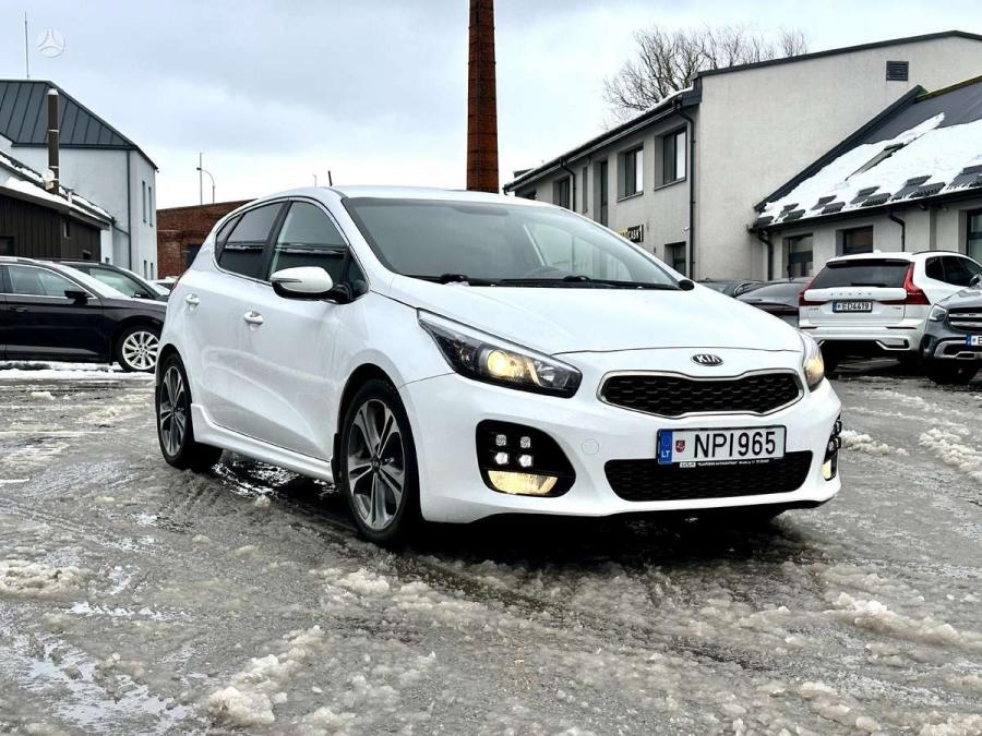 White Kia Ceed 2016 in Klaipeda, with an engine capacity of 1.58 L and mileage of 140 thousand km for 7950 €, photo 2 on AUTOMOTO.COM.LV