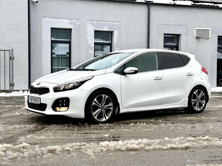 White Kia Ceed 2016 in Klaipeda, with an engine capacity of 1.58 L and mileage of 140 thousand km for 7950 €, photo 3 on AUTOMOTO.COM.LV