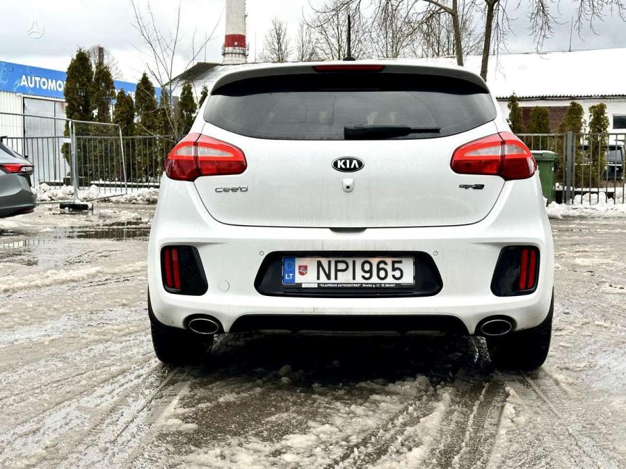 White Kia Ceed 2016 in Klaipeda, with an engine capacity of 1.58 L and mileage of 140 thousand km for 7950 €, photo 5 on AUTOMOTO.COM.LV