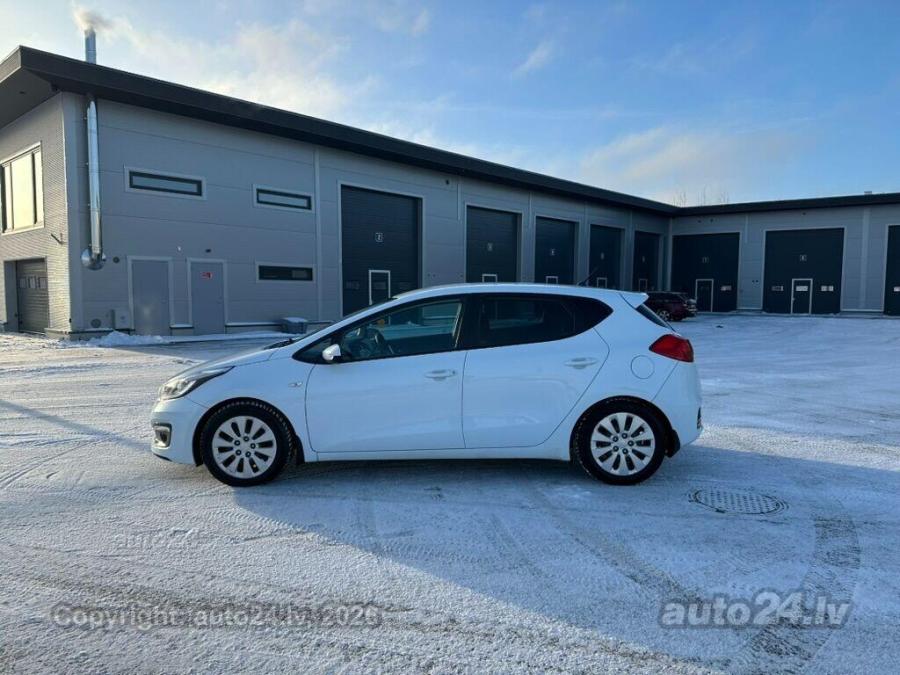 White Kia Ceed 2016 in Tallinn, with an engine capacity of 1.40 L and mileage of 117 thousand km for 5500 €, photo 8 on AUTOMOTO.COM.LV