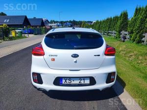 White Kia Ceed 2016 in Riga, with an engine capacity of 1.00 L and mileage of 116 thousand km for 6200 €, photo 4 on AUTOMOTO.COM.LV