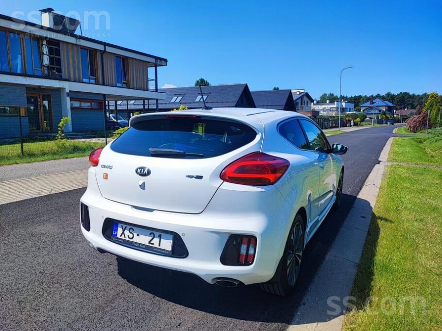 White Kia Ceed 2016 in Riga, with an engine capacity of 1.00 L and mileage of 116 thousand km for 6200 €, photo 5 on AUTOMOTO.COM.LV