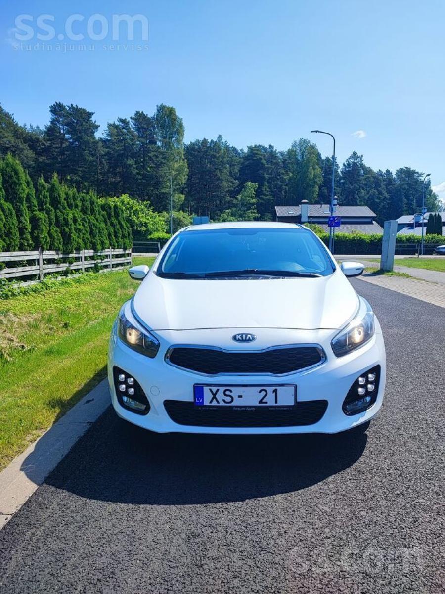 White Kia Ceed 2016 in Riga, with an engine capacity of 1.00 L and mileage of 116 thousand km for 6200 €, photo 7 on AUTOMOTO.COM.LV