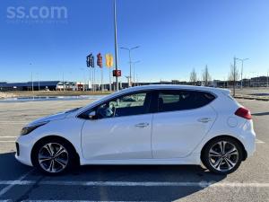 White Kia Ceed 2016 in Riga, with an engine capacity of 1.60 L and mileage of 140 thousand km for 7500 €, photo  on AUTOMOTO.COM.LV