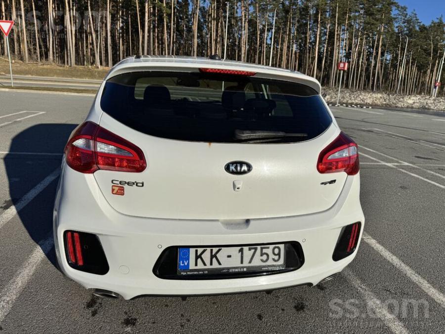 White Kia Ceed 2016 in Riga, with an engine capacity of 1.60 L and mileage of 140 thousand km for 7500 €, photo 4 on AUTOMOTO.COM.LV