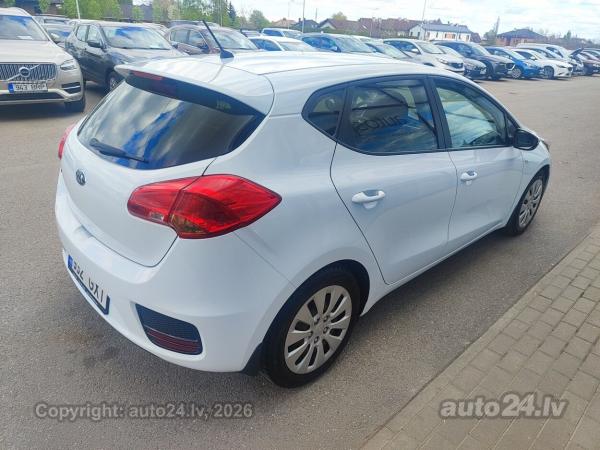White Kia Ceed 2016 in Tartu, with an engine capacity of 1.60 L and mileage of 156 thousand km for 7990 €, photo 4 on AUTOMOTO.COM.LV