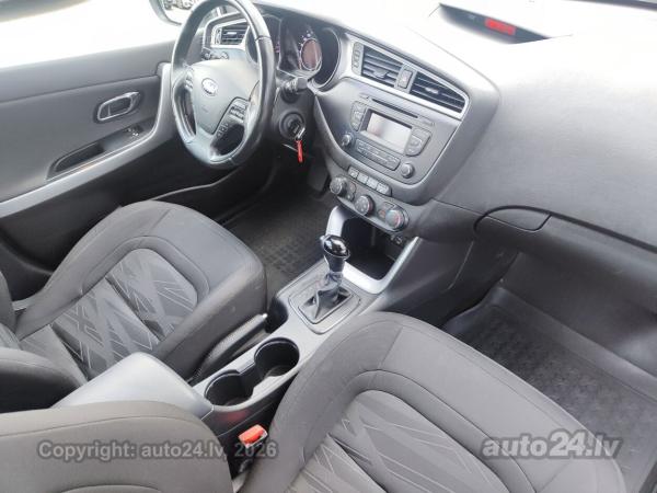 White Kia Ceed 2016 in Tartu, with an engine capacity of 1.60 L and mileage of 156 thousand km for 7990 €, photo 8 on AUTOMOTO.COM.LV