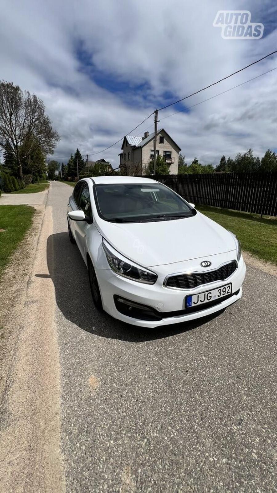 White Kia Ceed 2016 in Vilnius, with an engine capacity of 1.40 L and mileage of 141 thousand km for 6500 €, photo 7 on AUTOMOTO.COM.LV