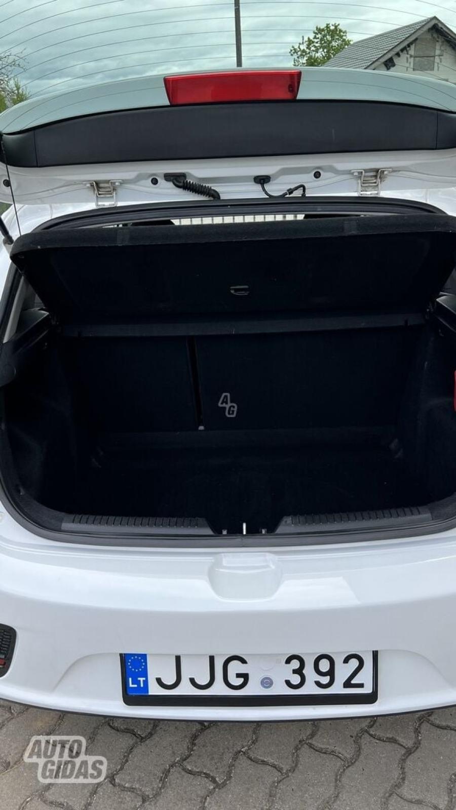 White Kia Ceed 2016 in Vilnius, with an engine capacity of 1.40 L and mileage of 141 thousand km for 6500 €, photo 12 on AUTOMOTO.COM.LV