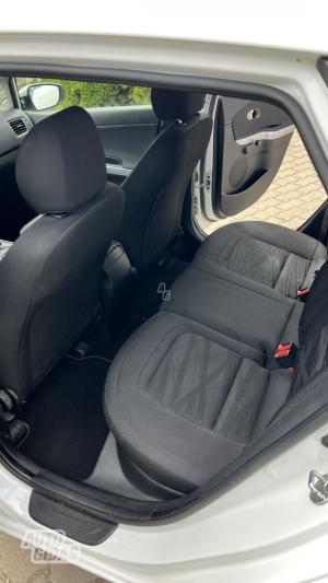 White Kia Ceed 2016 in Vilnius, with an engine capacity of 1.40 L and mileage of 141 thousand km for 6500 €, photo 14 on AUTOMOTO.COM.LV